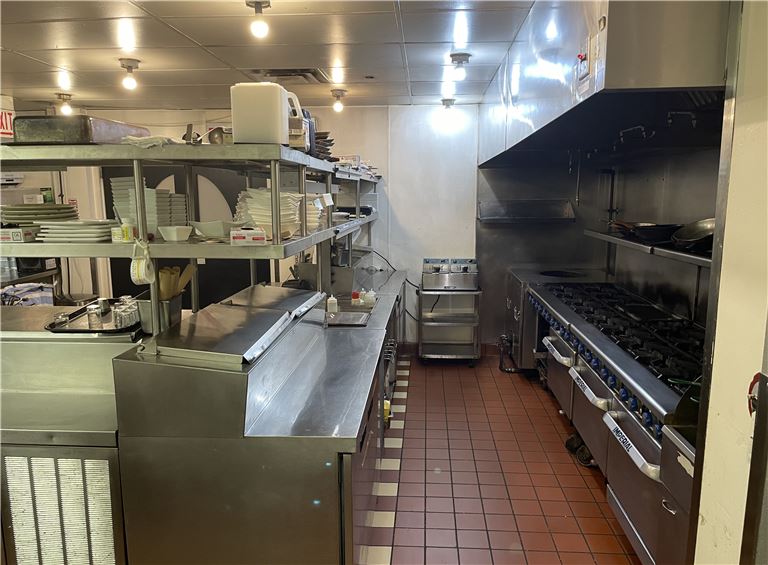 RARE / 5,295 SF 2nd gen. restaurant in Heart of River North for lease ...