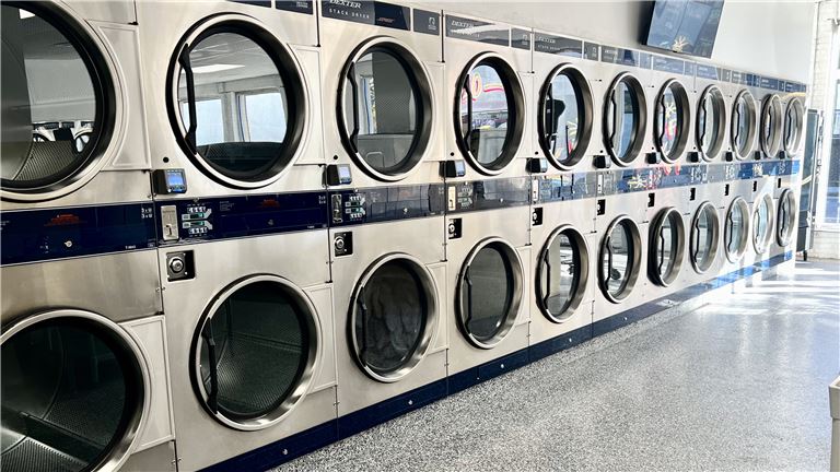 CONTRACT PENDING! LAUNDRYLAND, Laundromat and Building in Chicago ...