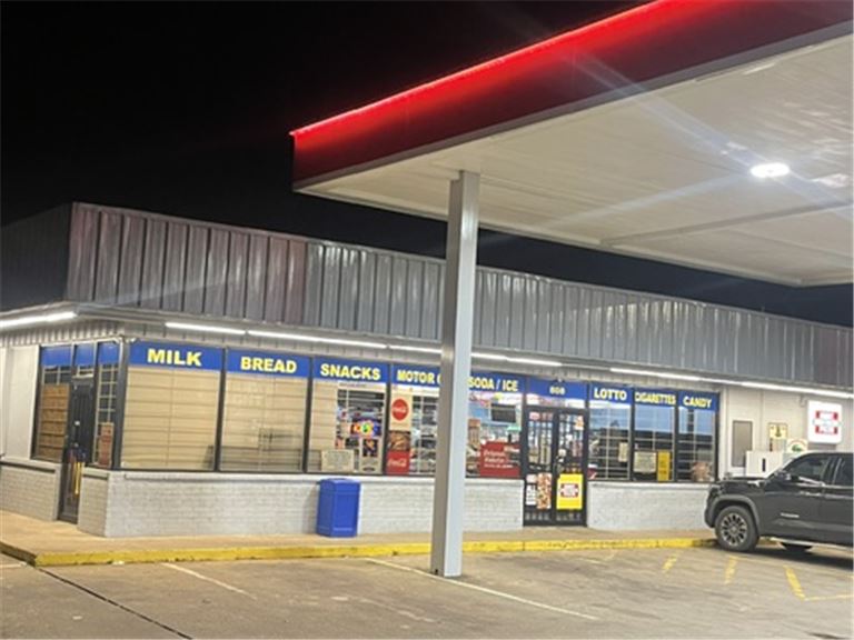 Established Convenient store, Neighborhood location easy access to hwy ...