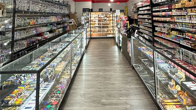 SG 10886 Ohio Cincinnati Hamilton Smoke in Butler County, Ohio - BizBuySell