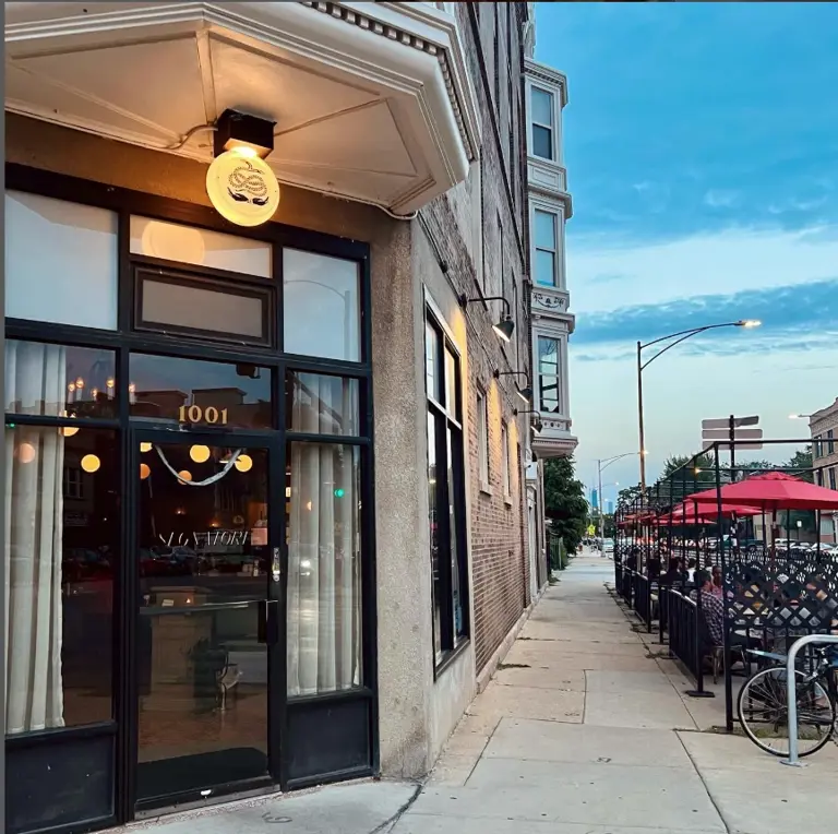 Turn-Key Restaurant Opportunity in Prime Corner Location in Chicago ...