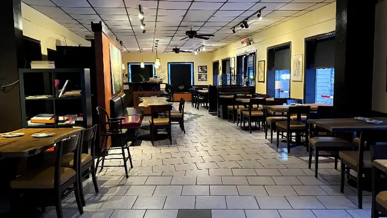 Busy Rustic Italian Restaurant and Pizzeria in developing area of VA ...