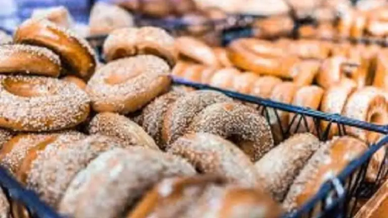 Semi-Absentee run Bagel-Deli on Main Road grossing $17K.7 a week in ...