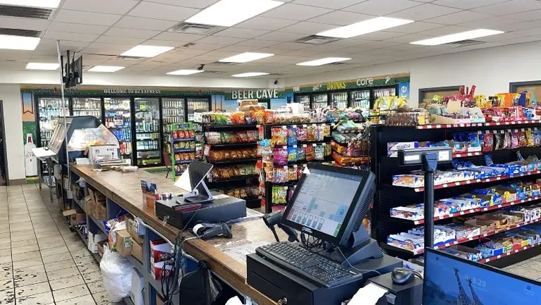 High Volume Gas Station with Property in Indianola, MS!! in Indianola ...